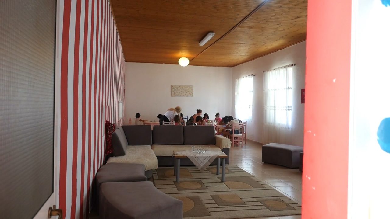 Fëmijët e Shtëpisë “Zyber Hallulli, pushime në Velipojë – Abc News