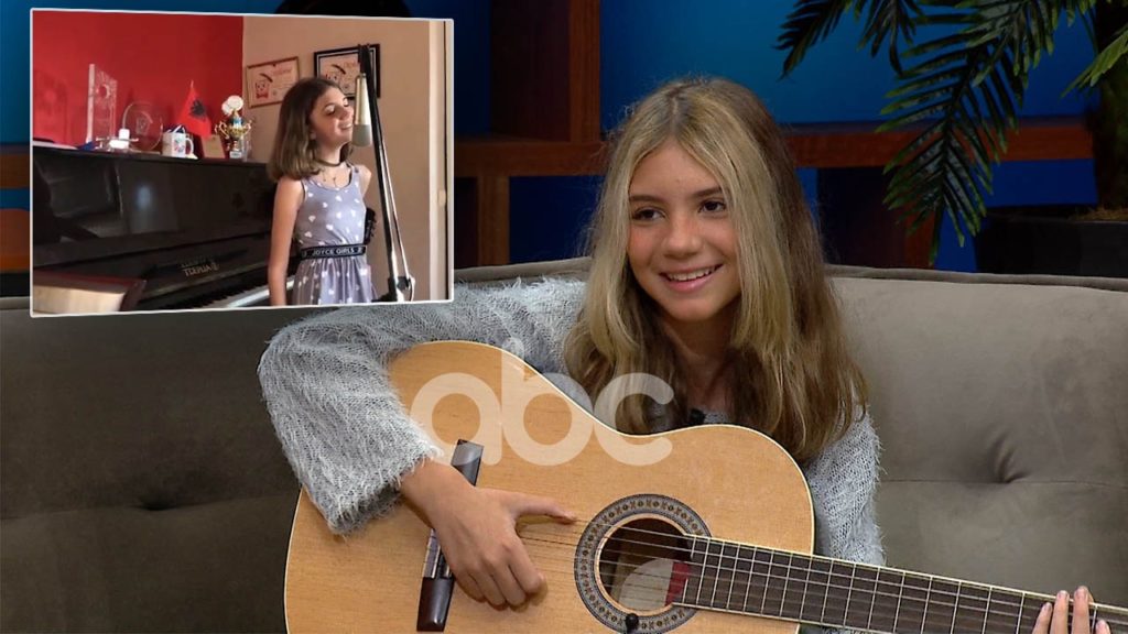 Ana Kodra, artistja e vogël me zë të madh firmos kontratë me agjensinë ...