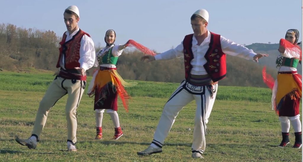 “Xhubleta” dhe “kërcimi i Tropojës” gati për UNESCO, zvarritet “Eposi i ...