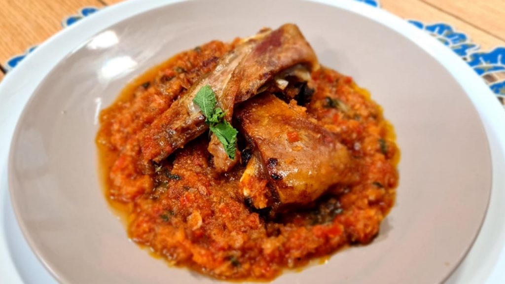 Tavë me mish qingji dhe domate – Receta nga Florenca Reçi – Abc News