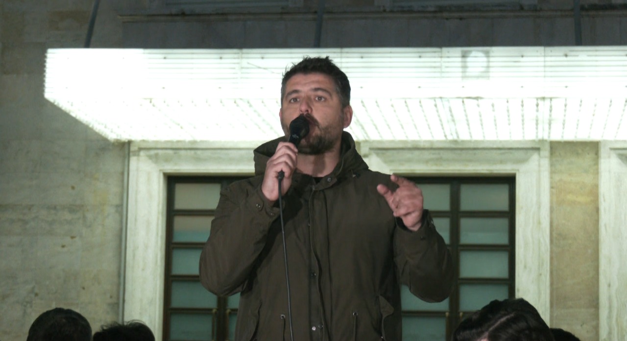 Marin Mema në protestë: Ju jeni zemra e Shqipërisë, t’u japim mësim ...