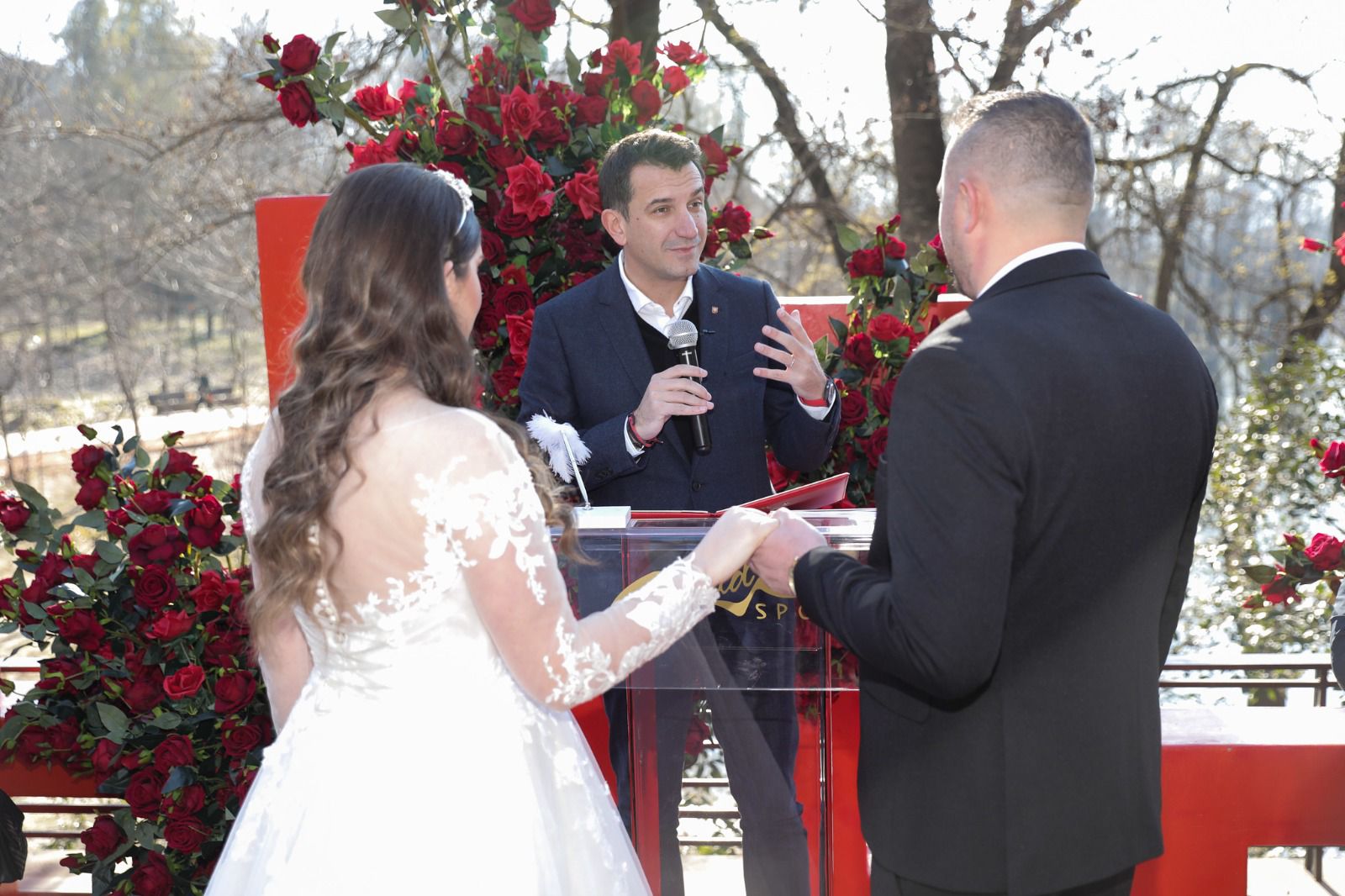 Shën Valentini, dy çifte të reja celebrohen dhe mbjellin pemë në ditën ...