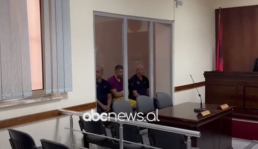 Plagosi efektivin e “Shqiponjave”, burg për Klered Bozhanajn – Abc News