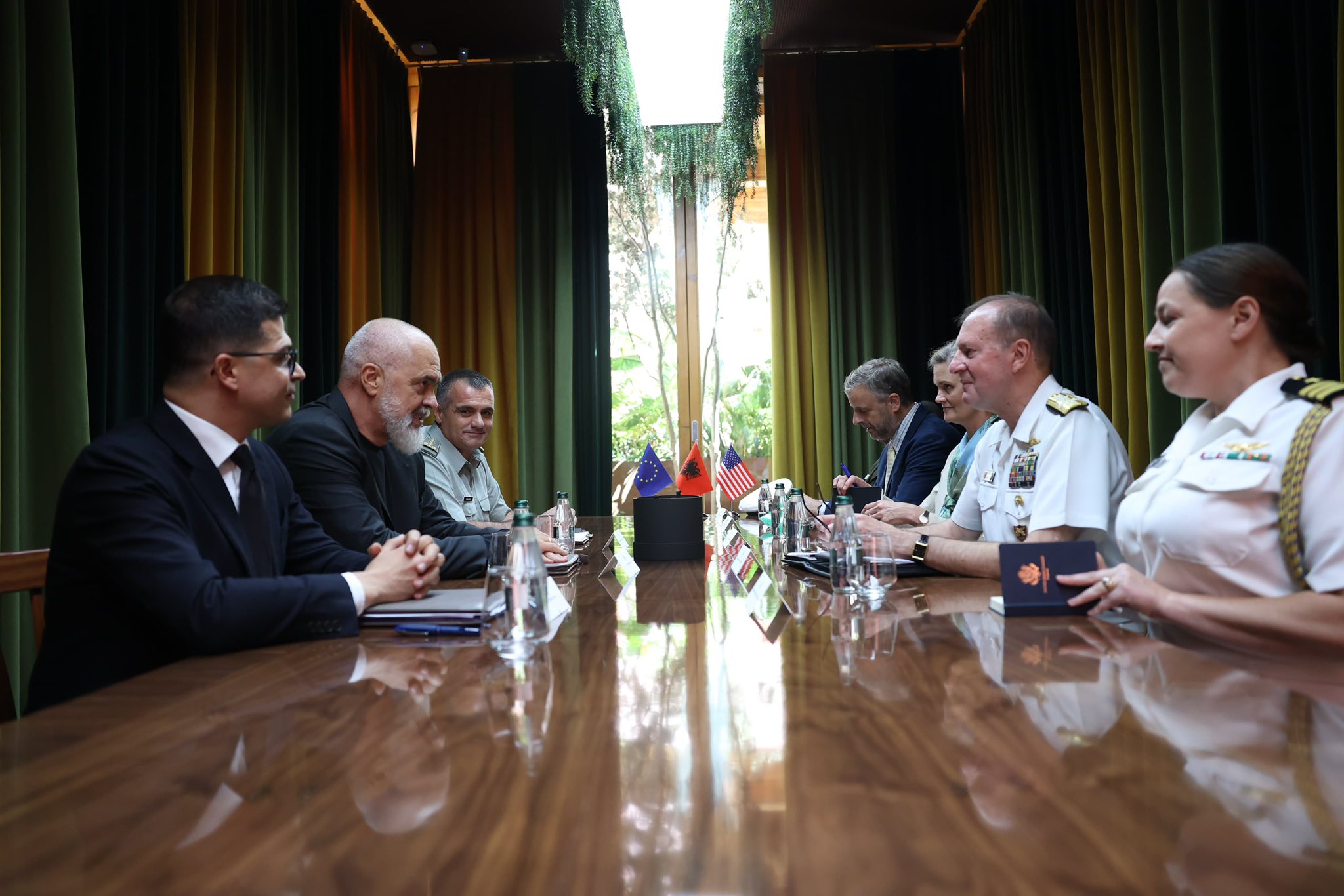 ‘Rilindja e industrisë ushtarake dhe projektet e korridorit VIII dhe ...