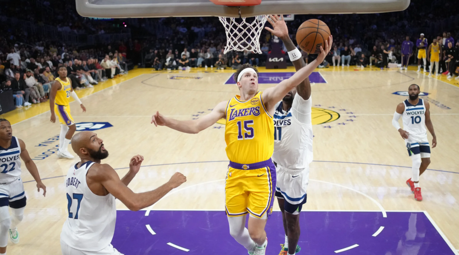 Reaves, ylli i ri i Lakers/ Skuadra kaliforniane fitoi në Minnesota ...