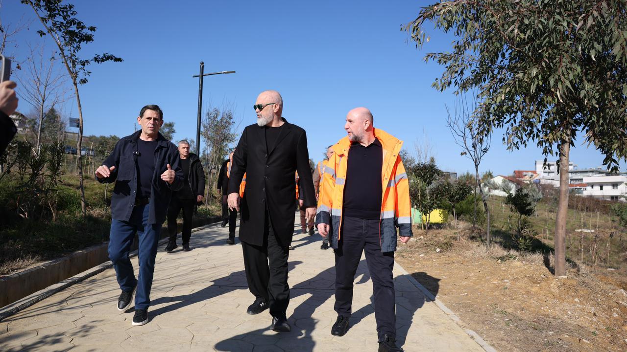 Parku i liqenit të Paskuqanit/ Hapësira të gjelbëruara prej 84 ...